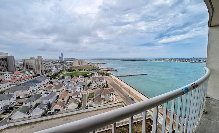 Exclusive Studio W/ Balcony + Pool & Jacuzzi! - Atlantic City