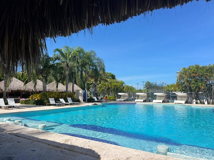 Beautiful Cocotal Golf Course Apartment Near Beach - Punta Cana