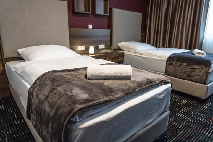 Zweibettzimmer Sunset Hotel - Frankfurt