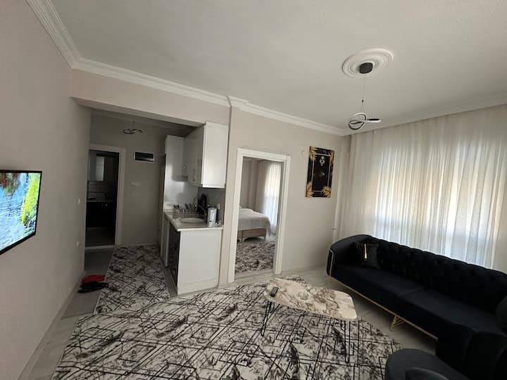 Merkezi Konum Heryere Yürüme Mesafesinde 7/24 Açık - İzmir