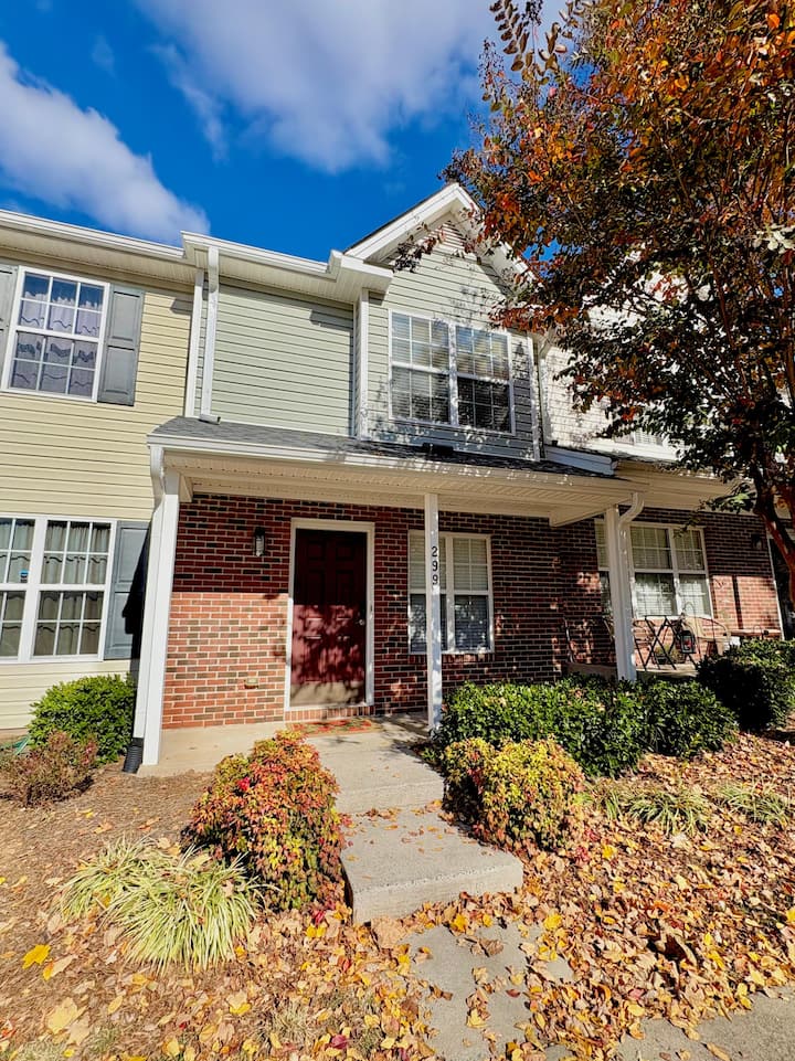 2 Beds/3 Baths 
Perfectly Located Greensboro - Greensboro, NC