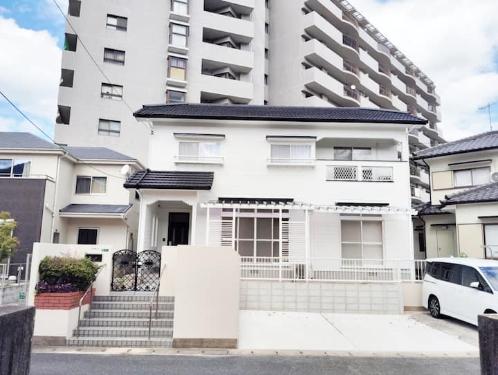 【オープンセール】糸島の閑静な別荘,戸建貸切11名ご家族/テレワーク最適!空港直結駅近,駐車場3台 - Fukuoka
