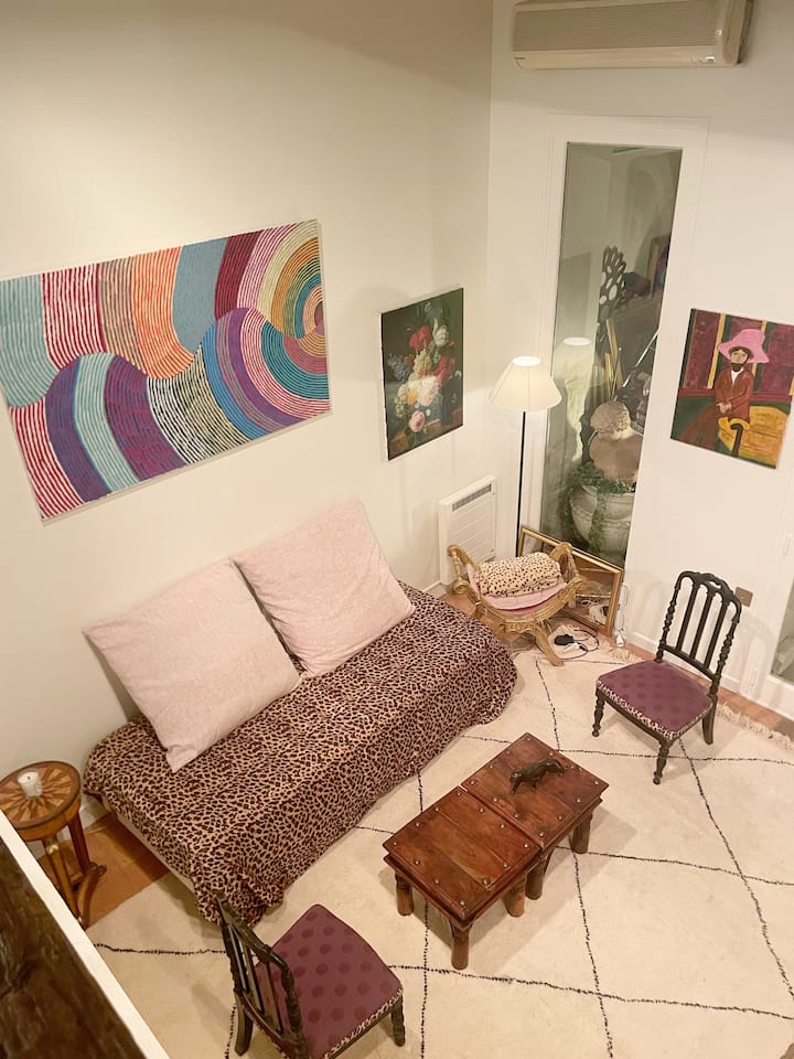 Chez Joséphine – Art Duplex With Patio - Le Marais - Paris