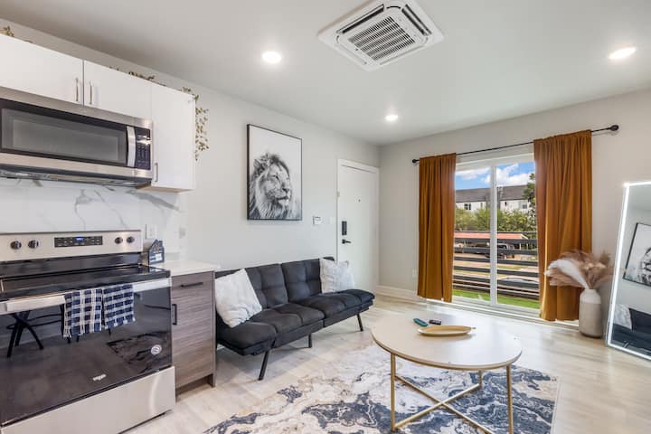 Dallas City Vibes | Balcony & Skyline - Dallas, TX