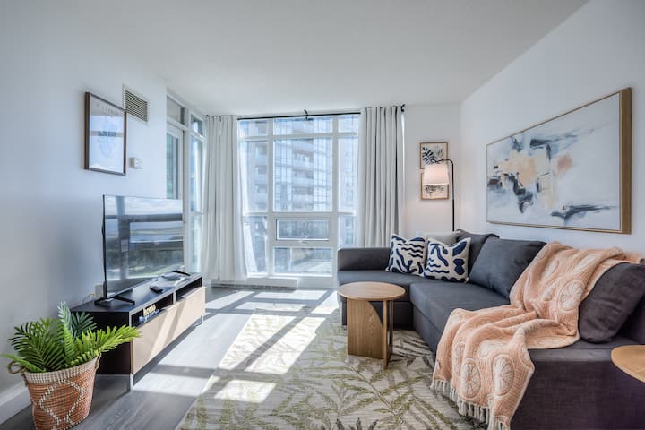 50% Off Monthly Modern 2br Condo In Prime Location - Toronto