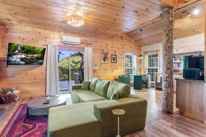 Modern Treehouse With Sauna, Hot Tub, Fire Pit - Ellijay