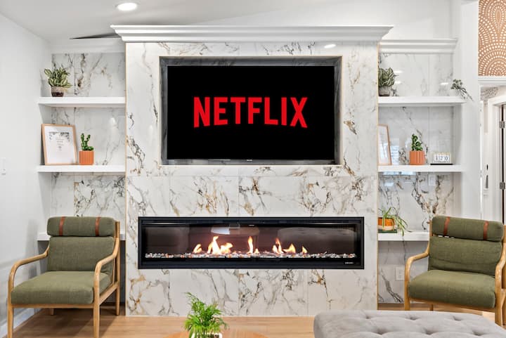 Disney Family Escape – Modern Home + Pool & Games - Anaheim