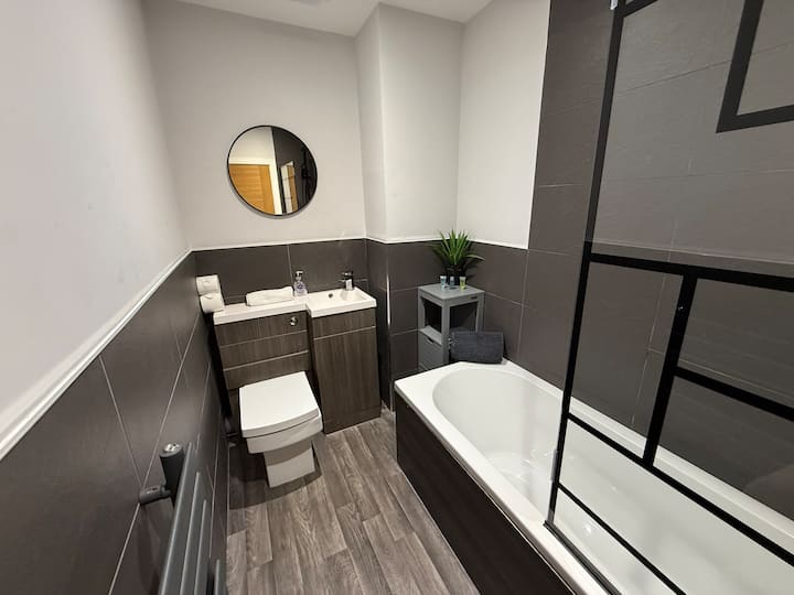 Modern Studio On Ashley Rd – Compact & Convenient - Poole