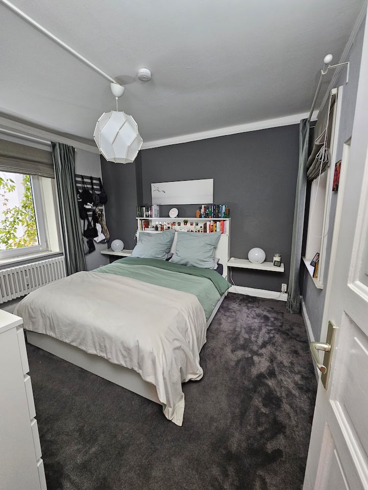 Ruhige Drei-zimmer-wohnung Mit Parkplatz - Hamburgo