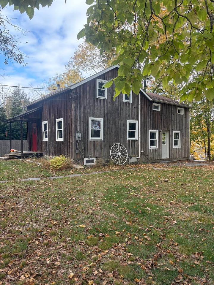 Cozy Historic Riverside Cabin | Modern Amenities - New Paltz