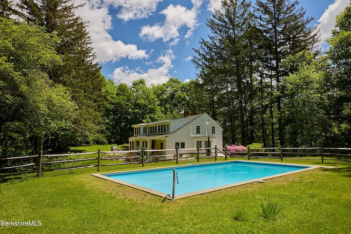 Family & Friends Retreat • Heated Pool & Hot Tub - Taconic State Park, Copake Falls