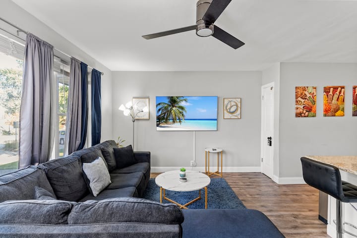 Modern & Cozy Stay Near Downtown St. Louis - Kirkwood, MO