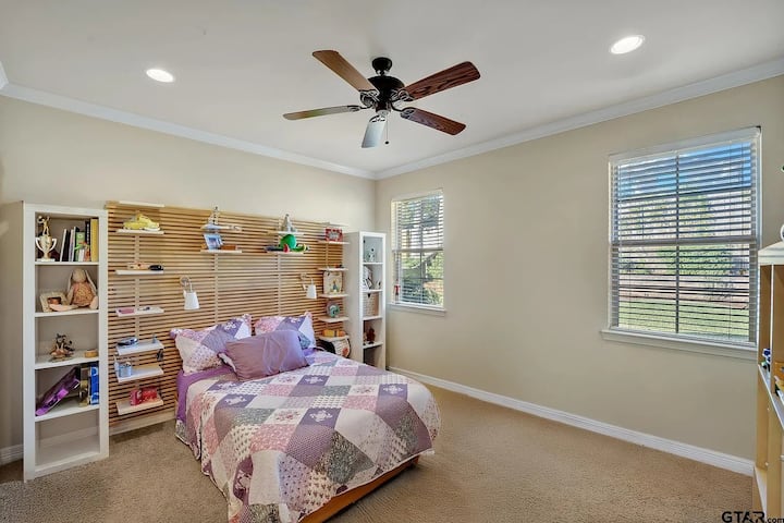 Lavender Retreat In Magnificent House - Tyler, TX