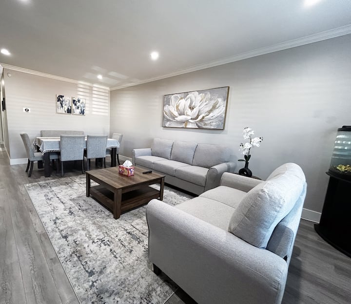 Family Retreat Oasis Stylish 3br Home W/ Garage - San Jose