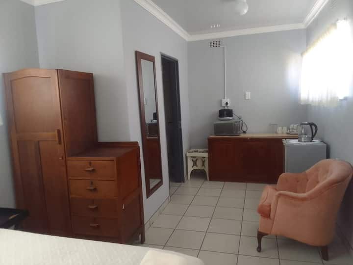 Semi Self-catering Unit On The Vanderbiljl Plots - Vanderbijlpark