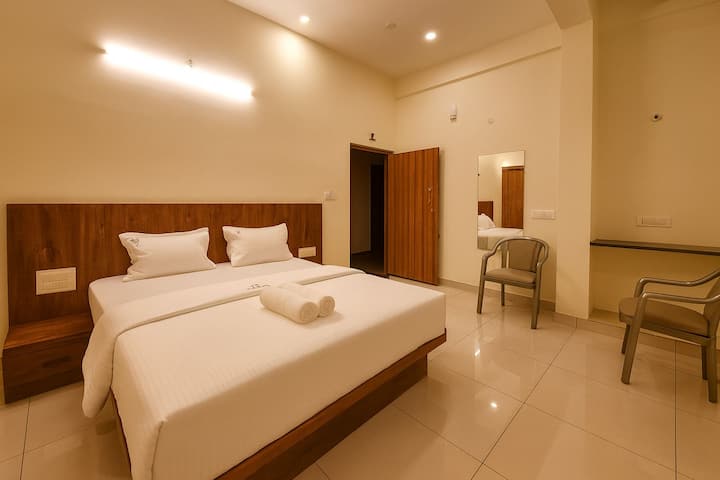 Savi Deluxe Double Room - Chikmagalur