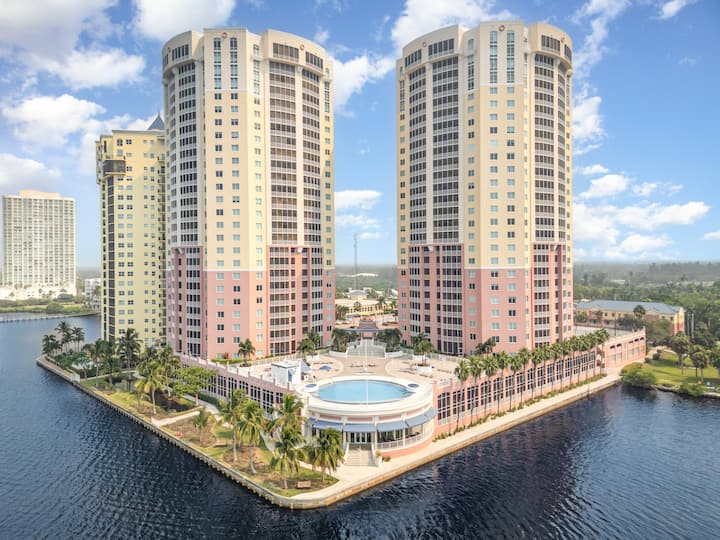 St Tropez - Endless River Views! - Fort Myers, FL