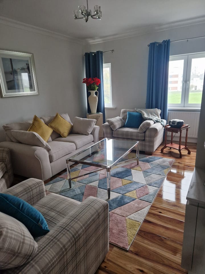Luxurious 2 Bedroom Apartment - Athlone