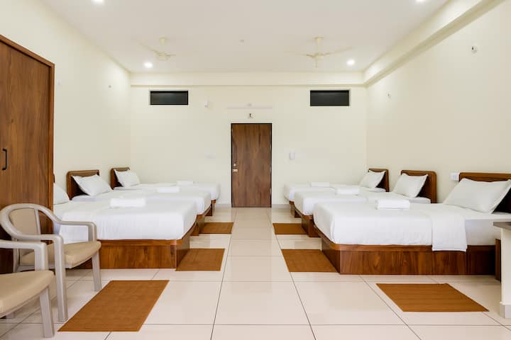 A 6 Bed Family Room Savi Apartment Chikmagalur - Chikmagalur
