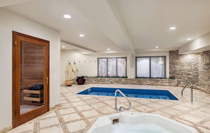 2 Double Beds | Viana Hotel & Spa | Dog-friendly - Roslyn, WA