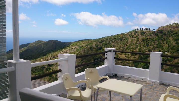 Al Sur De Granada: Vacaciones De Montaña Y Playa - Costa Tropical