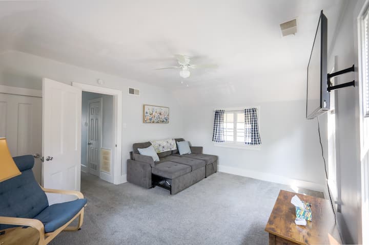 Modern 2br • 1 Block From Downtown + Riverfront - Kent, OH