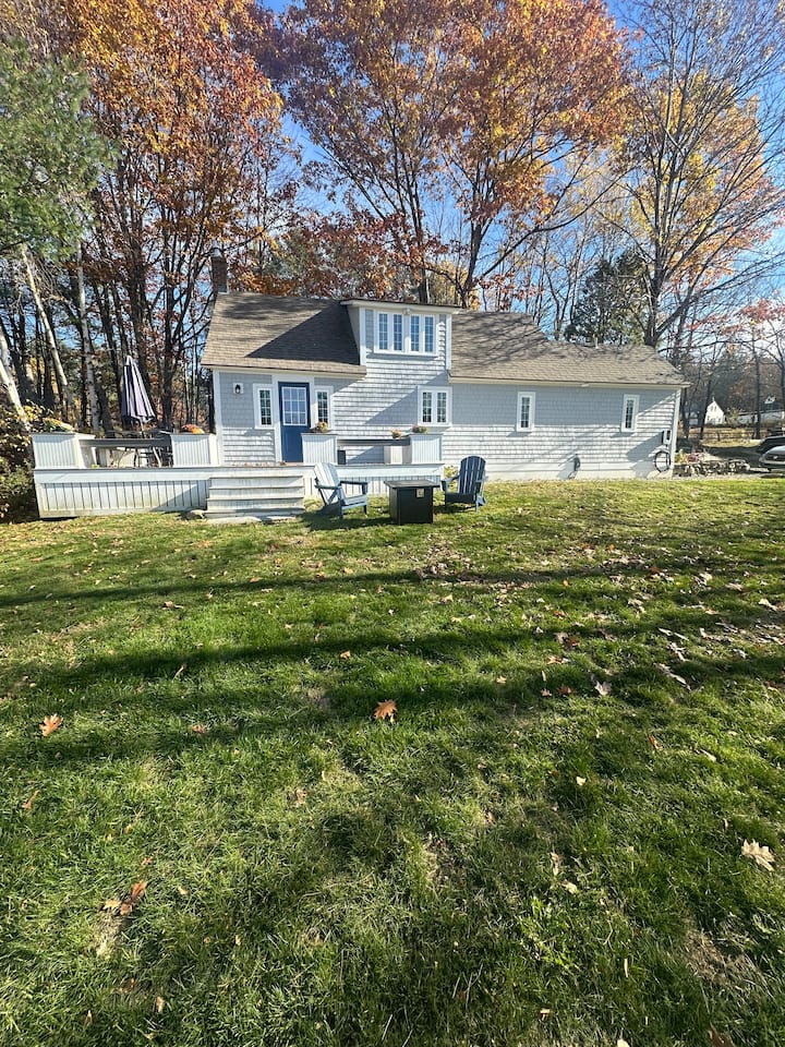 Charming Countryside Guest House Near I-89 - Sunapee, NH