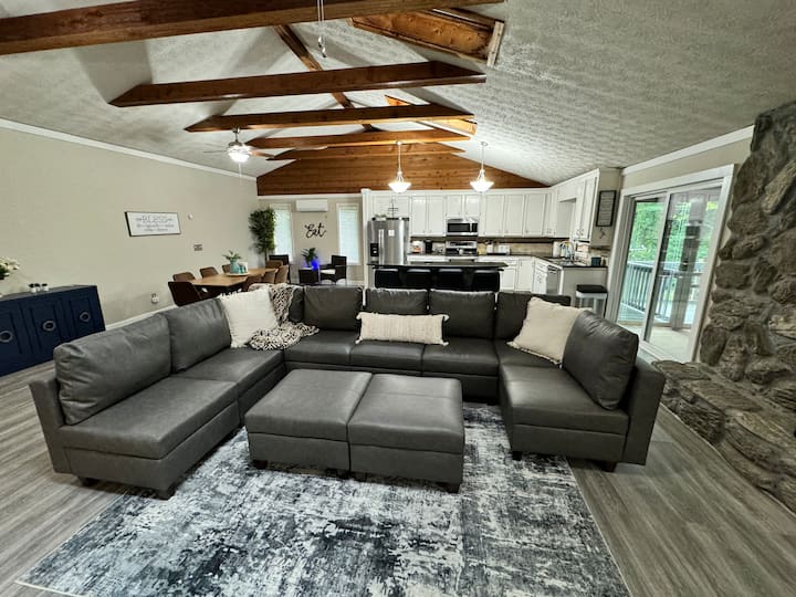 Lake Front! | Game Room | Fire Pit | Private Dock - Gainesville, GA