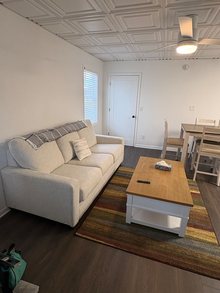 Newly Updated Efficiency - Cozy & Convenient. - Sheboygan, WI