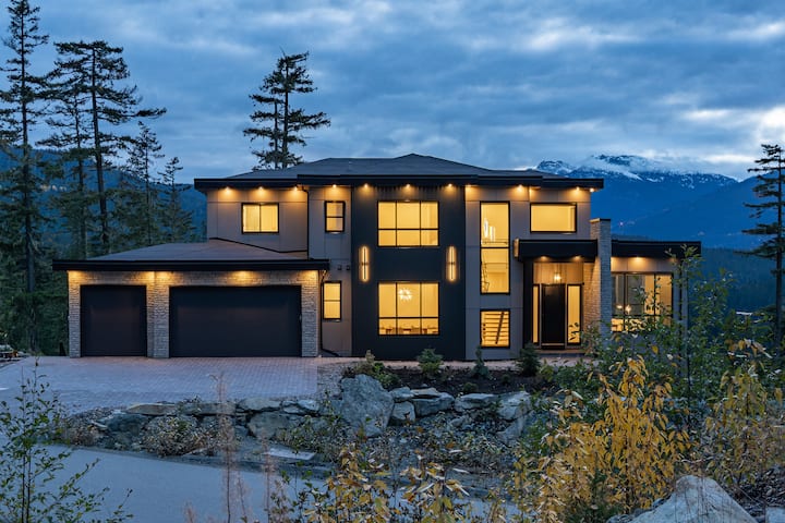 Whistler Mountain Chalet | Luxury Stay + Sauna - Whistler
