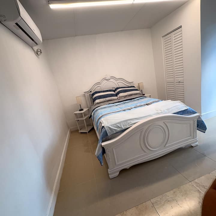 The Seashell Studio - Miami Gardens, FL