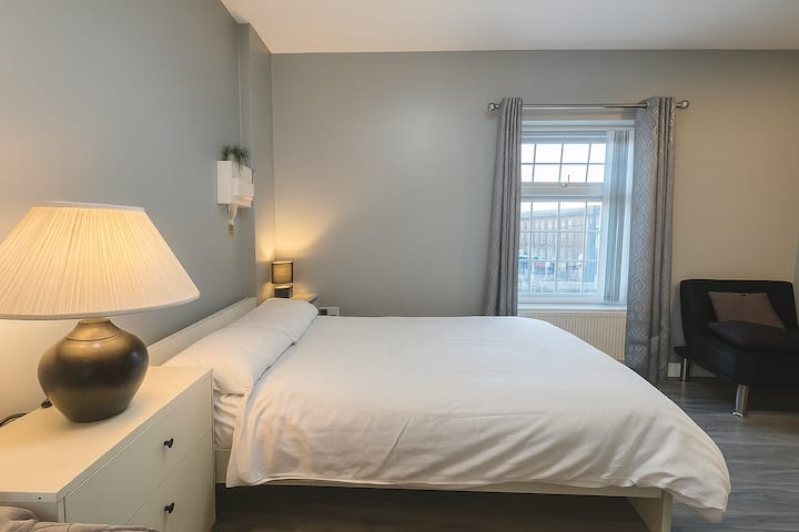 Spacious & Modern Central Bull Ring Suite - Birmingham