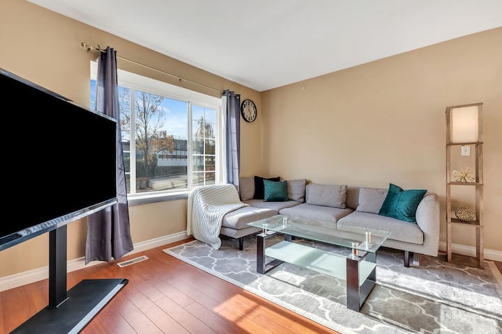 Charming City Home Central To Hwy Pne Restaurants - North Vancouver