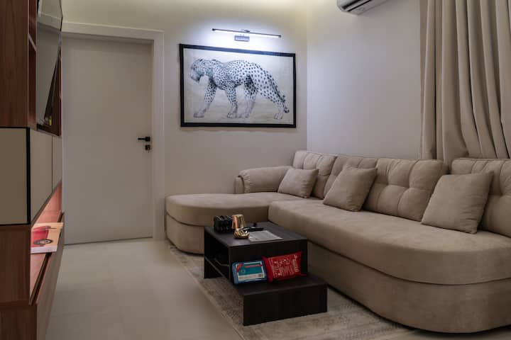 شقة مكونة من غرفتين وصالة بتصميم راقي ودخول ذكي. - Jeddah