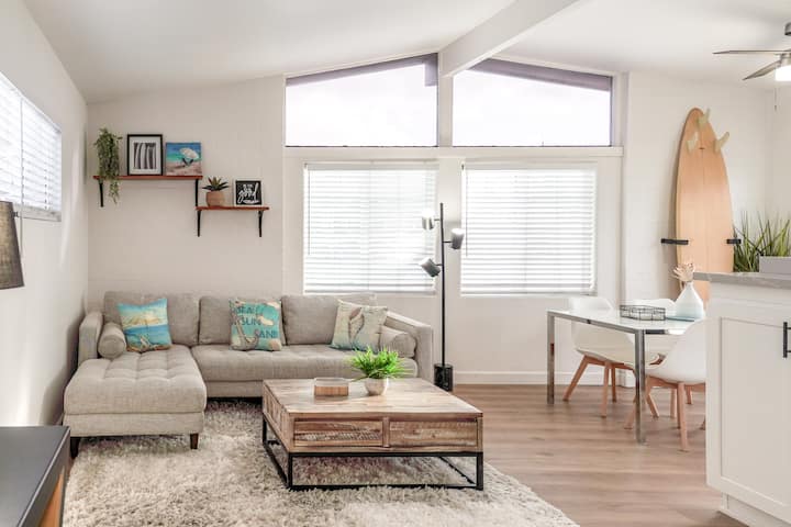 Cozy Beach Lux Unit+king Bed & Ev | Walk To Beach! - Newport Beach, CA