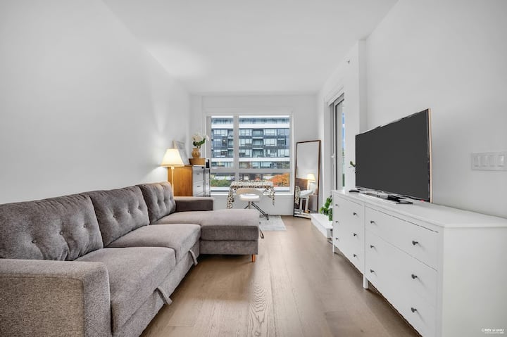 Peaceful 1b1b Condo/vancouver West - Vancouver