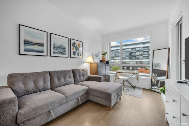Peaceful 1b1b Condo/vancouver West - Vancouver