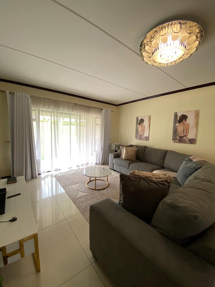 Cozy Cedar Haven | Fourways Mall | City Escape - Lanseria