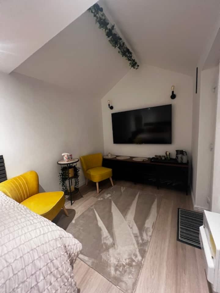 Welcome To The Cozy Forge - London Gatwick Airport (LGW)