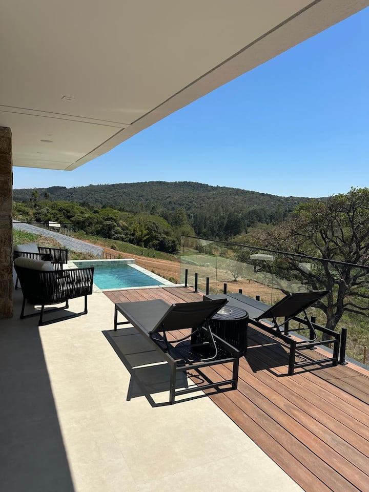 Refúgio Luxuoso Vista Surreal-piscina,spa,lareira - Brasil