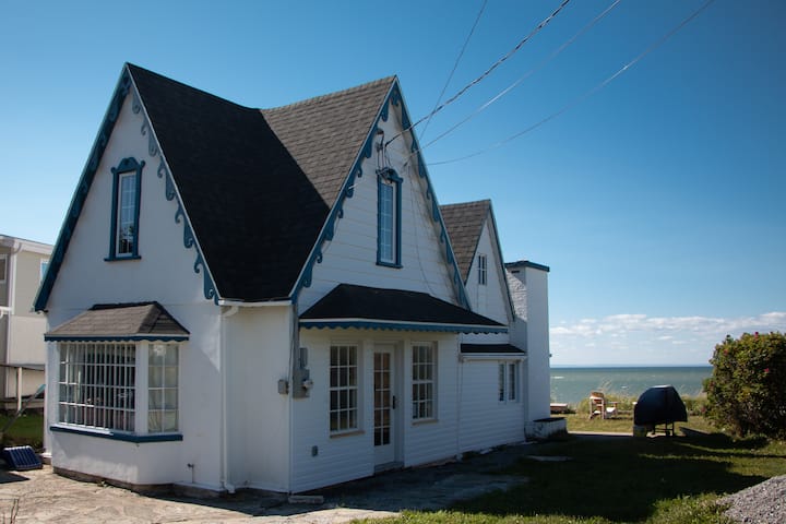 Chalet Les Flots Bleus Sur Mer - Rimouski