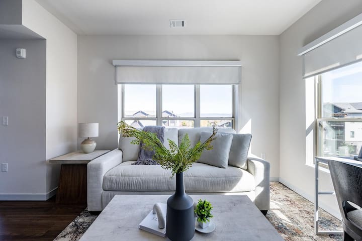 Landing | Chic 1bd, Clubhouse, Game Room - Prescott Valley, AZ