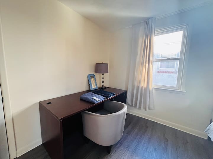 New ! House | 2br/1ba | Free Parking| Fast Wifi - Bridgeport, PA