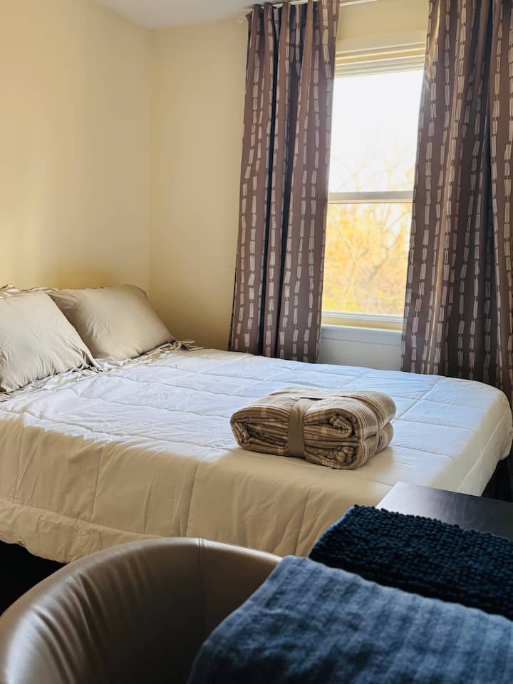 New ! House | 2br/1ba | Free Parking| Fast Wifi - King of Prussia, PA