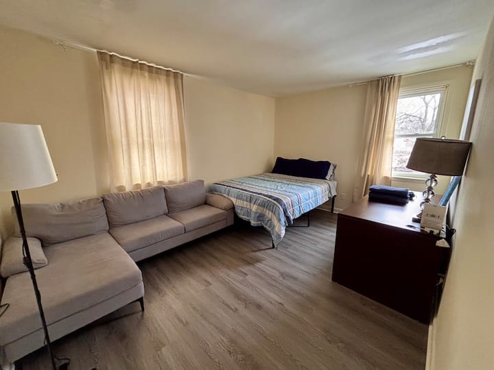 New ! House | 2br/1ba | Free Parking| Fast Wifi - King of Prussia, PA