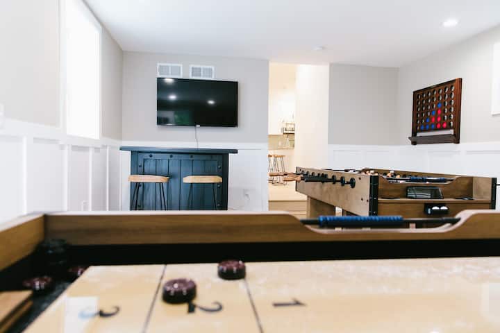 Newly Renovated! Beautiful Home With Game Room. - Kansas City