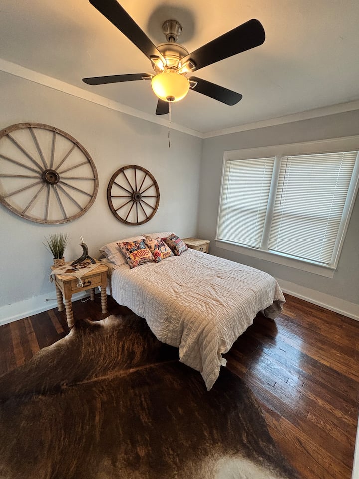 Pittsburg Porch House - Pittsburg, KS