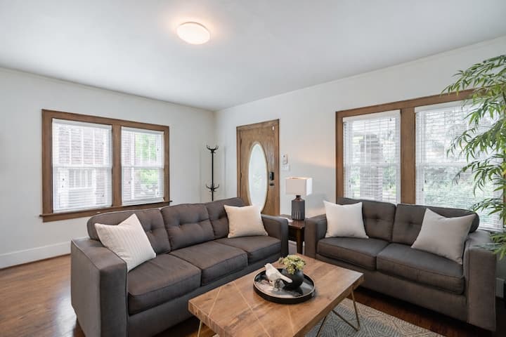 3br In Dundee • Near Unmc • Minutes To Downtown - Omaha, NE