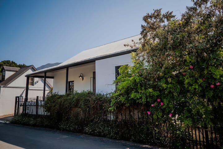 Idyllic Heritage Home In Old-town Swellendam - Swellendam