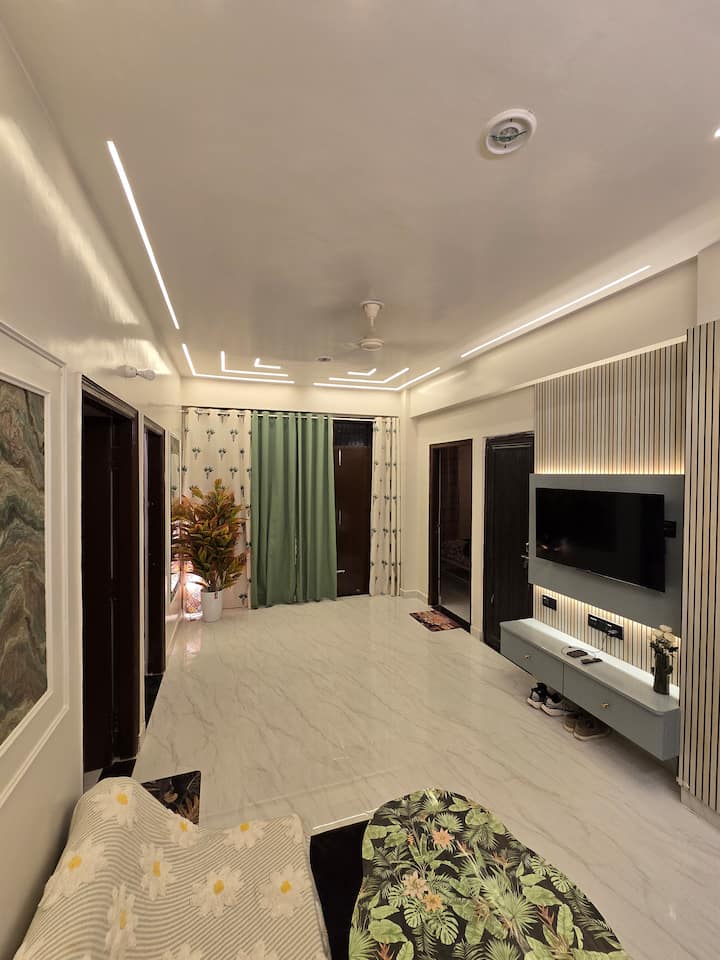 Come Home To Serenity In The City Of Divinity! - ワーラーナシー